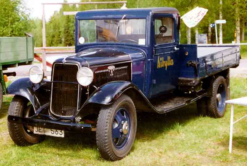 1932-34 Ford Model BB Trucks - The Flat-Spot